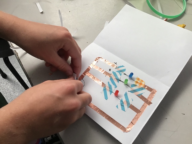 Paper circuits | Codingbug